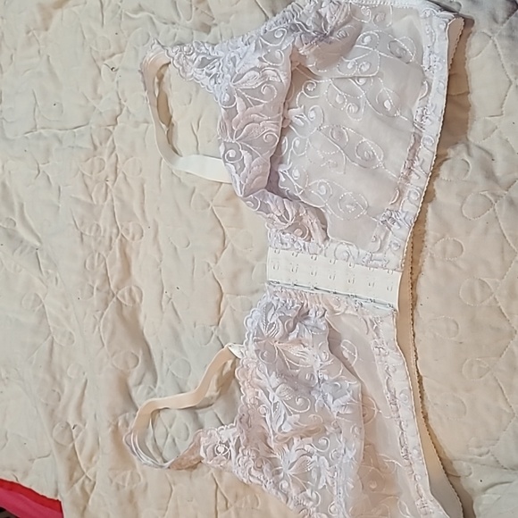 Amoureuse | Intimates & Sleepwear | Front Hook Bra | Poshmark